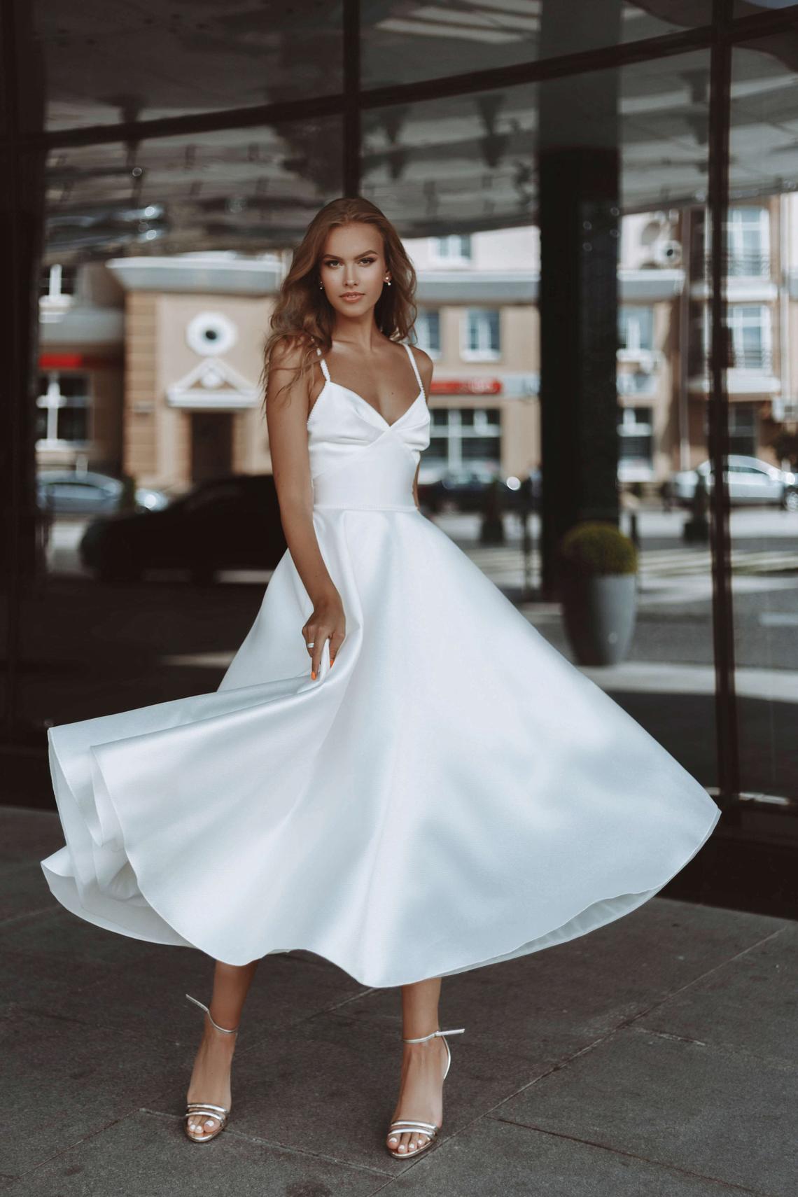 Kerri Midi Wedding Dress - Elegant Styles at Dell'Amore
